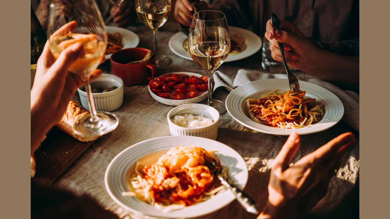 10 tips for busy moms who struggle with family dinner time. - Chamba Madre